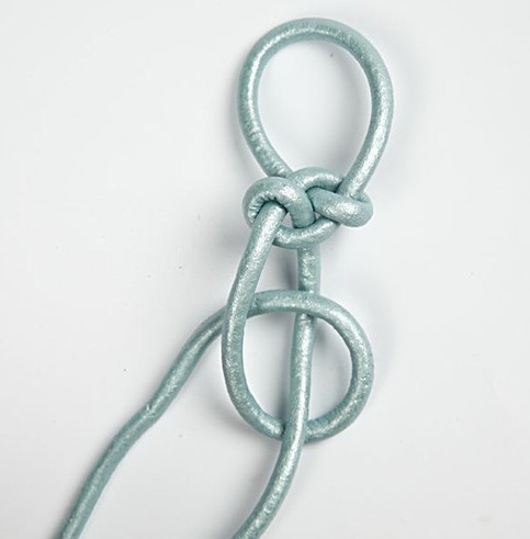 A Chain Knot Bracelet
